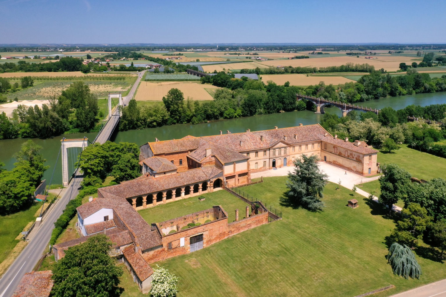 L’abbaye de Belleperche, et le Musée des Arts de la Table