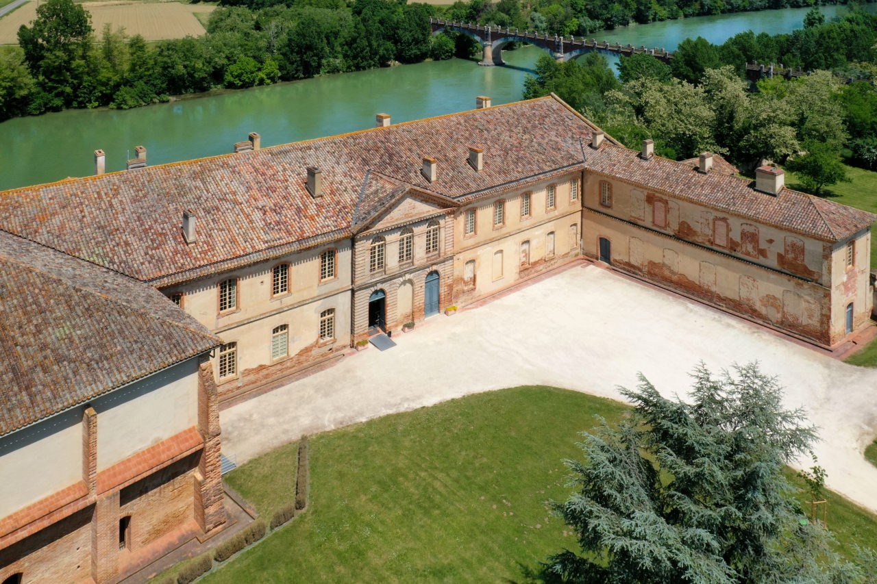 L’abbaye de Belleperche, et le Musée des Arts de la Table