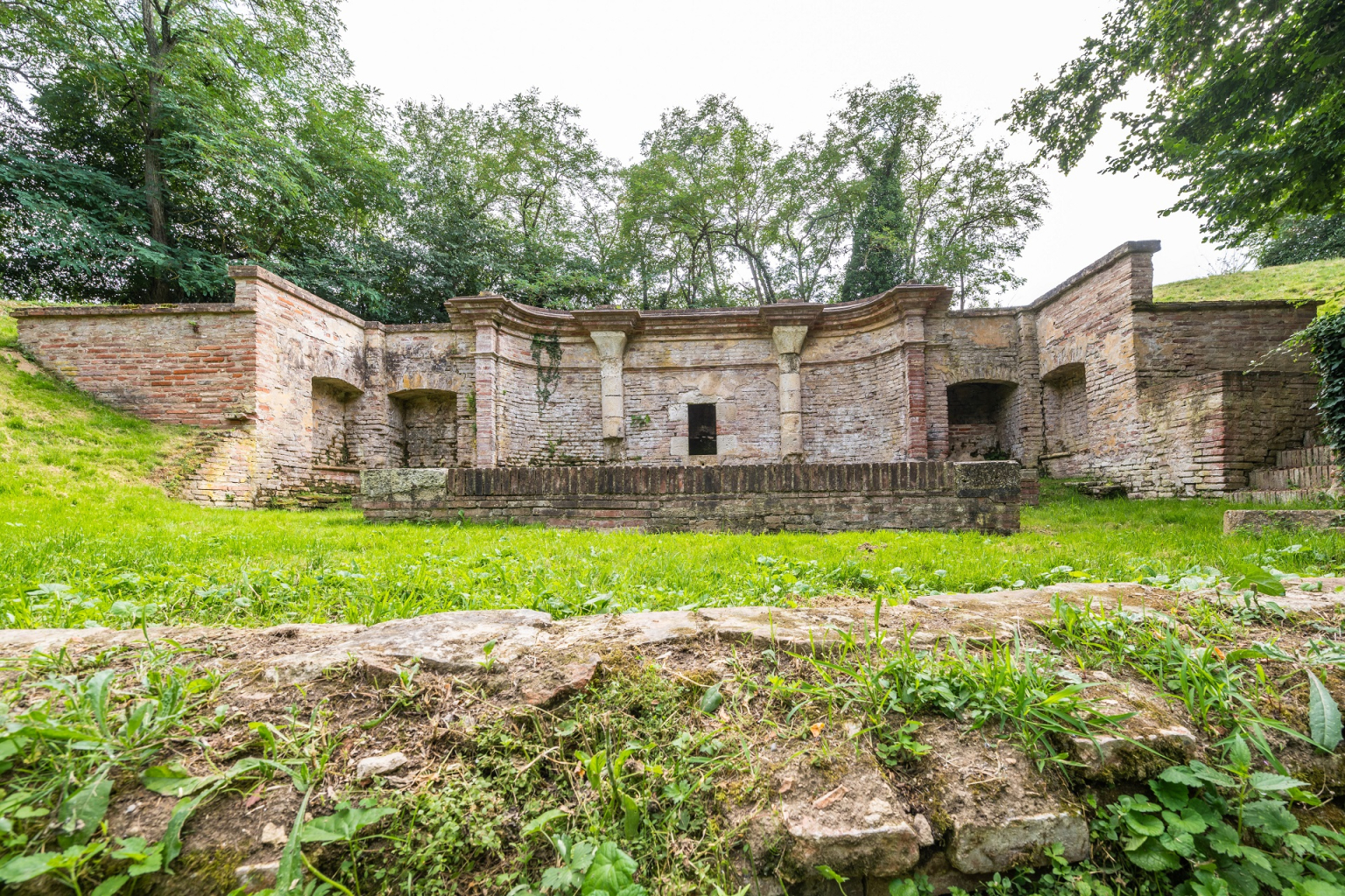 La fuente de los monjes de la abadía de Belleperche